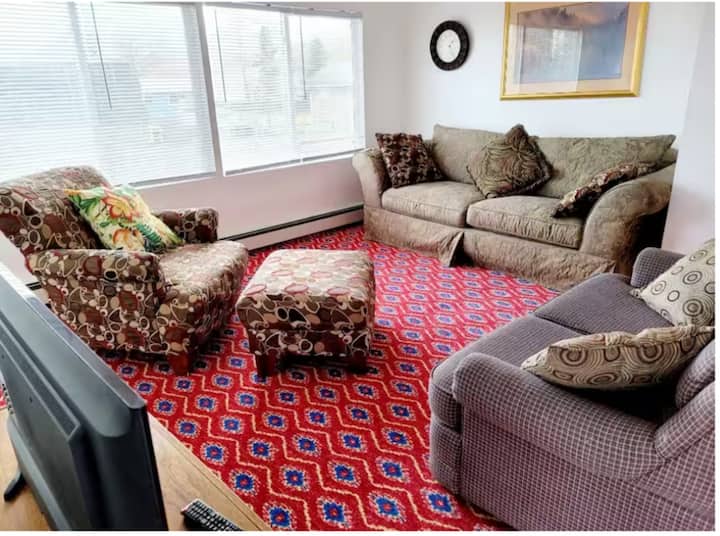 Quiet Quarters 4 A One Bedroom Apt. With Parking - Anchorage