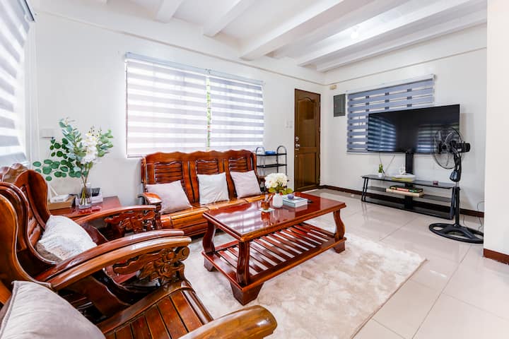 Spacious 3br House | Wifi | Parking |Near Tagaytay - Dasmariñas