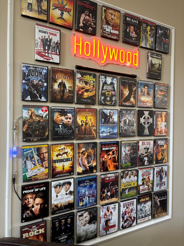 Elegant And Comfortable 4br Retreat Movie-themed - Windsor, ON, Canada