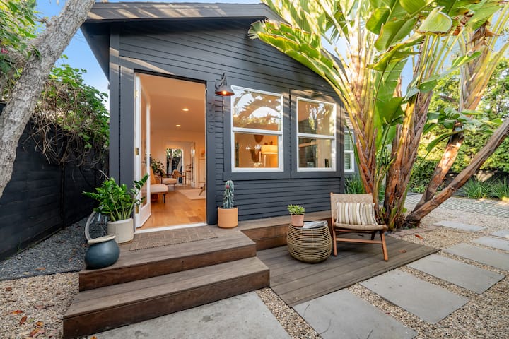 Sunny Venice Bungalow W/ Yard, Near Abbot Kinney - Los Angeles, CA