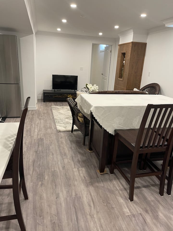 Gorgeous One Bedroom Apartment - Richmond Hill
