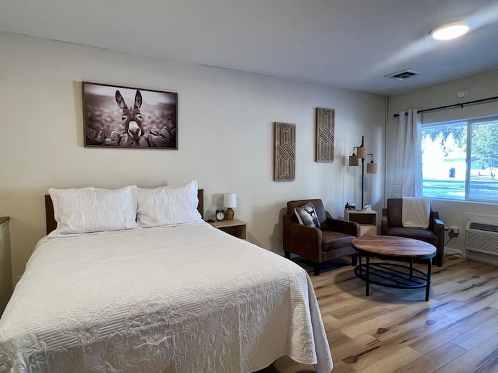 Hee Haw Hideaway - Trolley Stop - Deadwood, SD