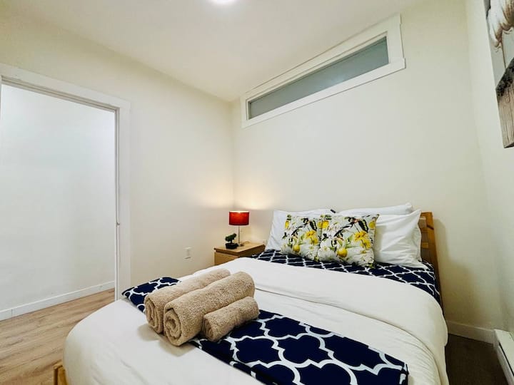 The Skyline Luxury Unit - Laval, Canada