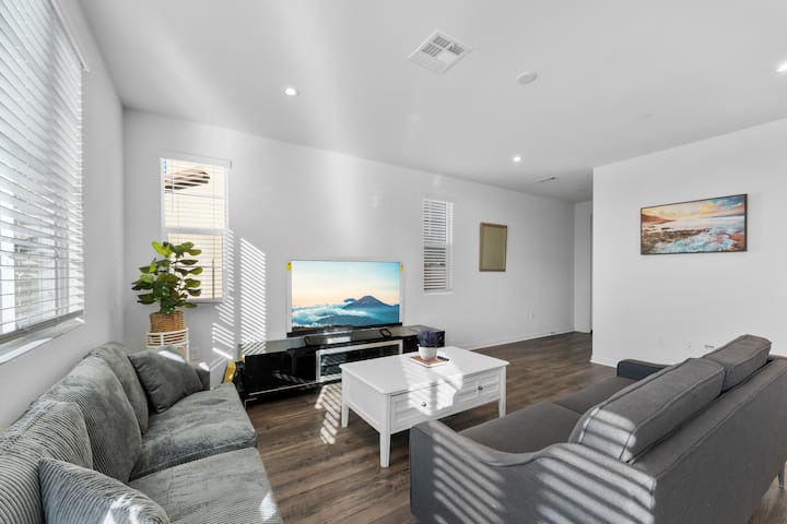Modern Comfort 3br Near Fw15 - Fontana, CA