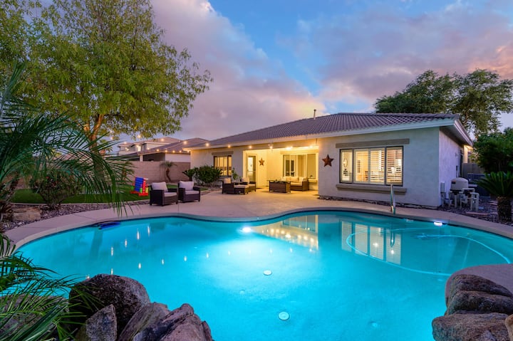 Sunkissed Escape-stay, Swim, Unwind - White Tank Mountain Regional Park, Waddell