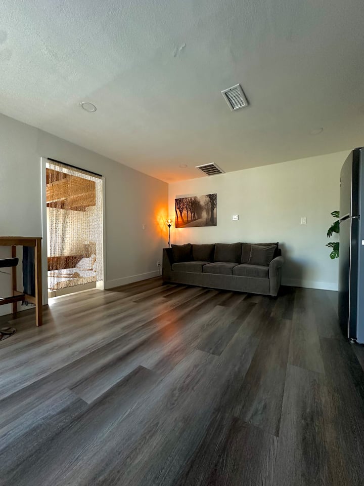 Cozy Apartment • Weekly Stays - Downey, CA