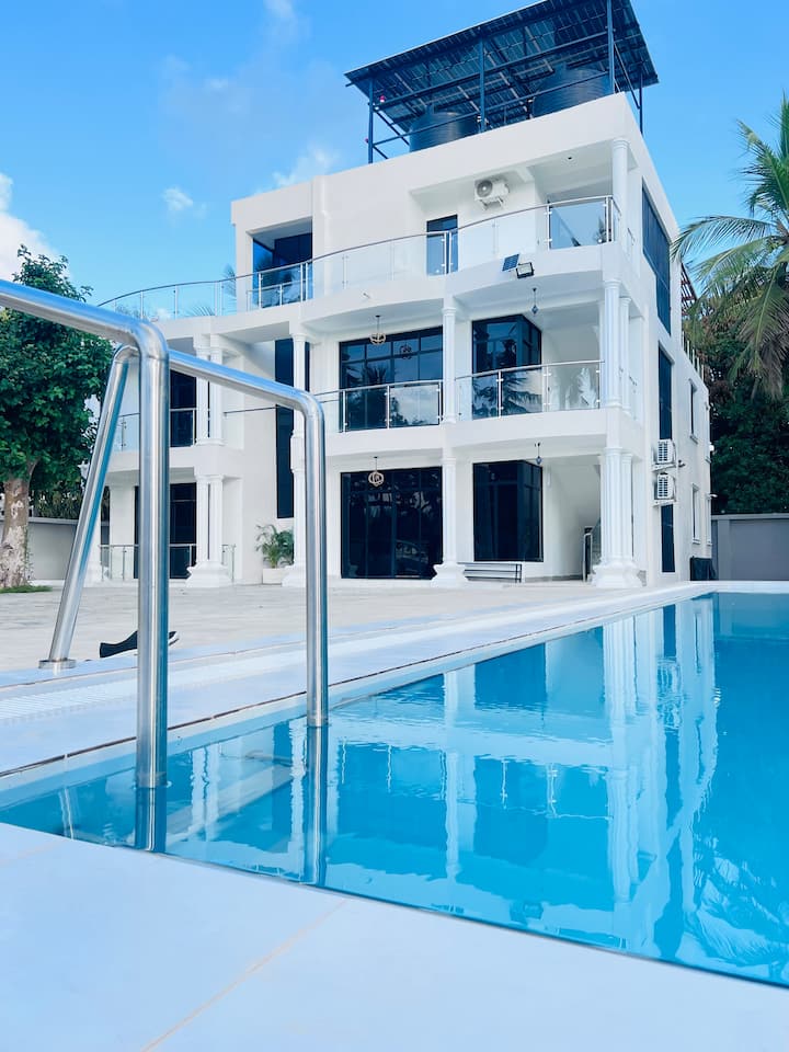 Serian Breeze•family Beach Villa - Diani Beach