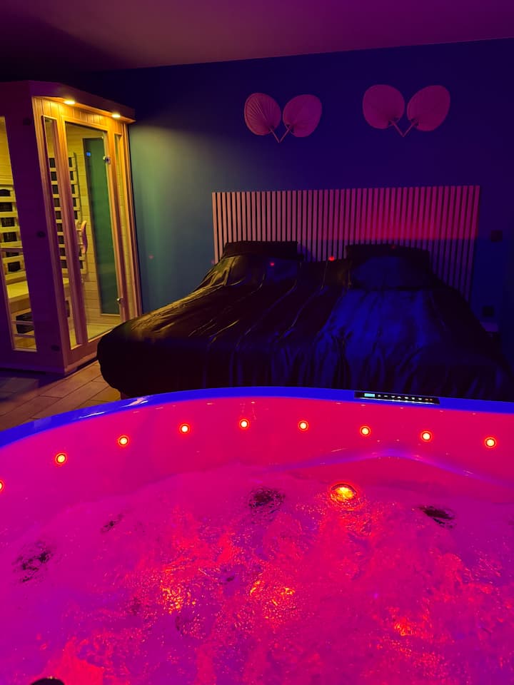 Love Room, Le 827 - Noailles