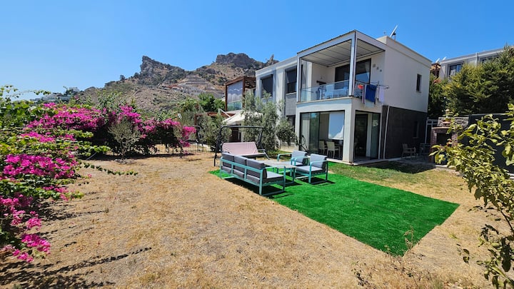 Begonvil Bahçeli Plajlı Havuzlu İYi Eşyalı Yeni Ev - Gündoğan