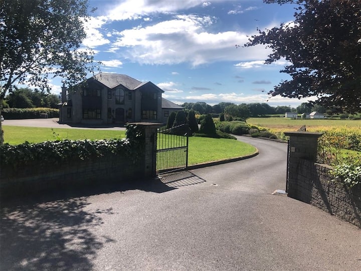 Spacious 4br In Cashel/cahir - Clonmel