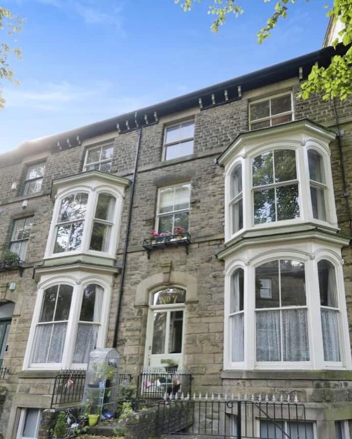 Pavilion Mews Luxury Apartment - Buxton