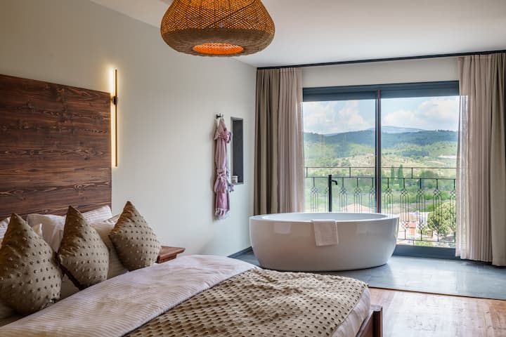 Kirazlı Köyü Doğa İçInde Küvetli Suite Oda - Aydın