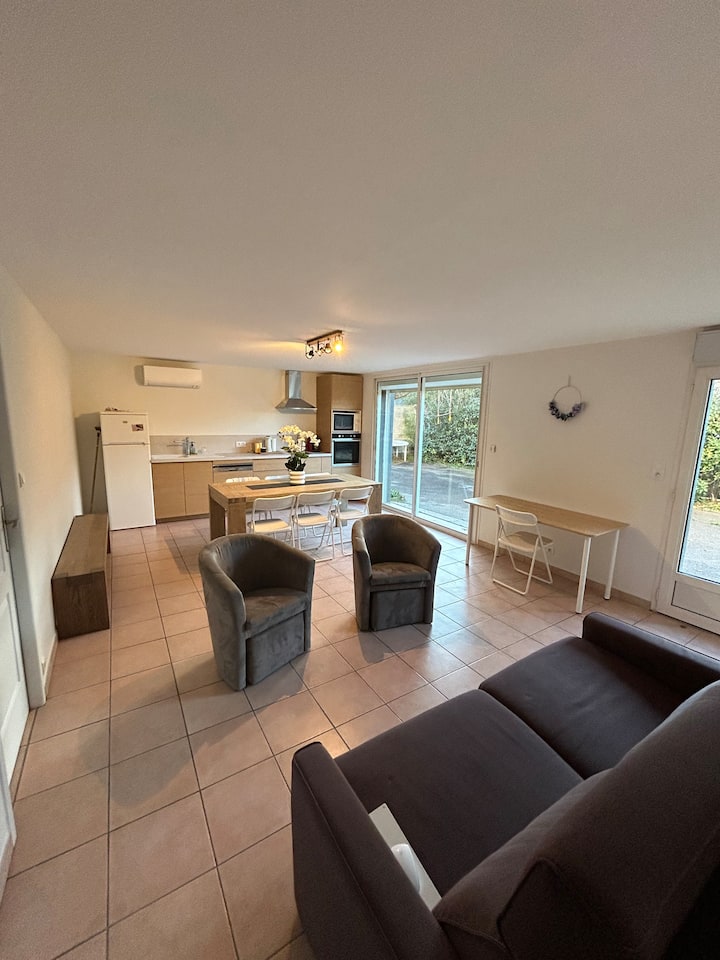 Logement Rez-de-chaussée De Maison - Salon-de-Provence