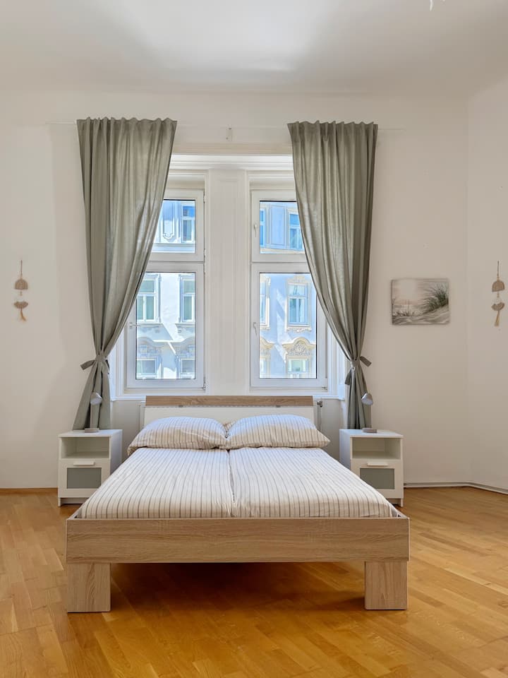 Sunny Flat | Park + City Nearby - Vienne