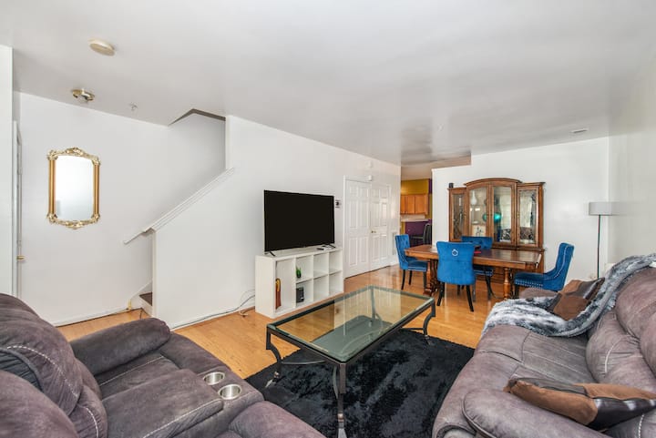 Spacious Apartment Sleeps 11+ - Newark, NJ