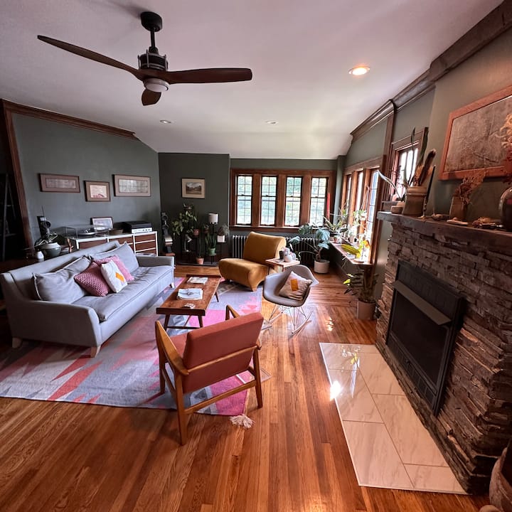 Whimsical Downtown Bungalow [Room+dedicated Bath] - Grand Rapids, MI