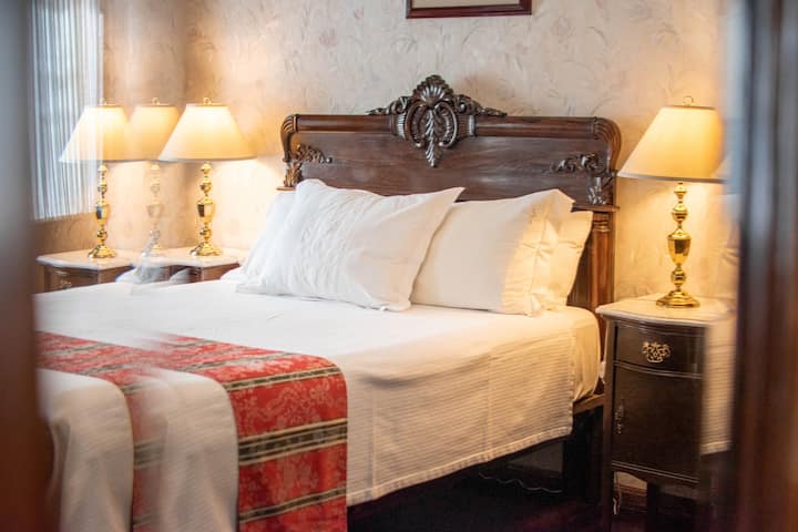 Casa Acacias: Suite With Balcony And Park View. - Guanajuato