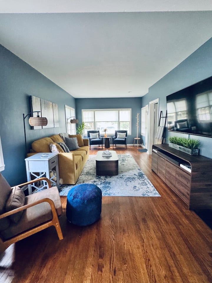 Just Renovated - Just For You! 2.3 Mi. To Nd - South Bend, IN