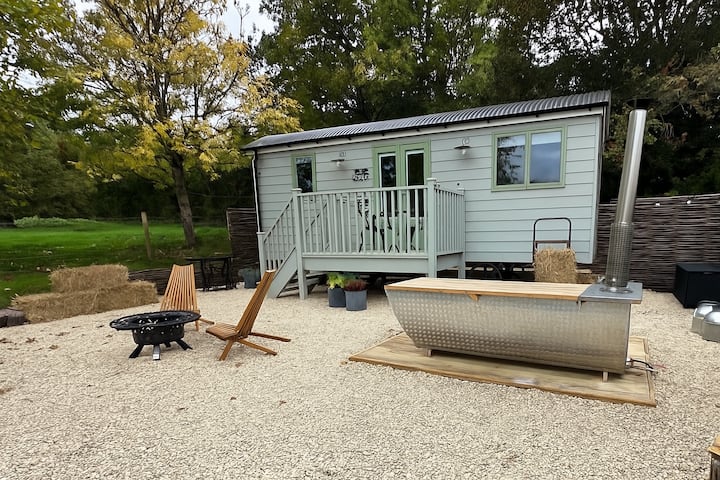 A Luxury Shepherd's Hut Retreat - Devon
