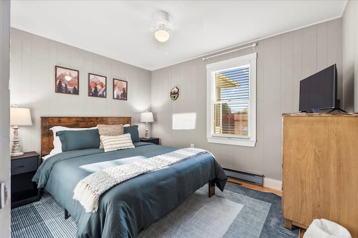 Schroon Home - Across From Marina & Walk To Town - Schroon Lake, NY