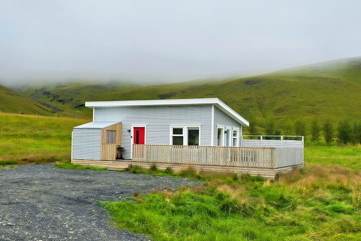 Seljanlandsfoss Cabin - Island