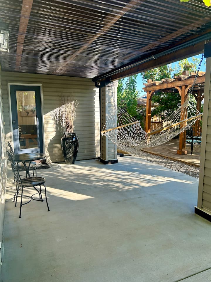 Comfy And Stylish Guest Suite In Panorama Hills - Calgary