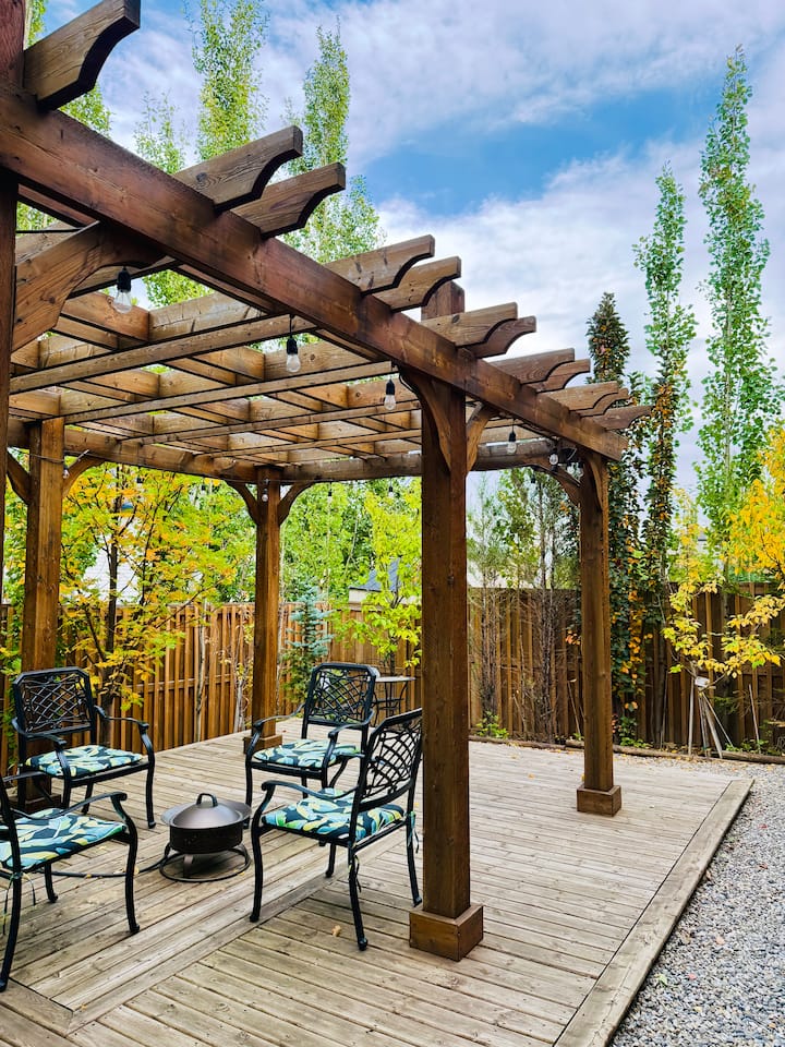 Comfy & Stylish Walk-out Guest Suite Yyc Nw - Calgary