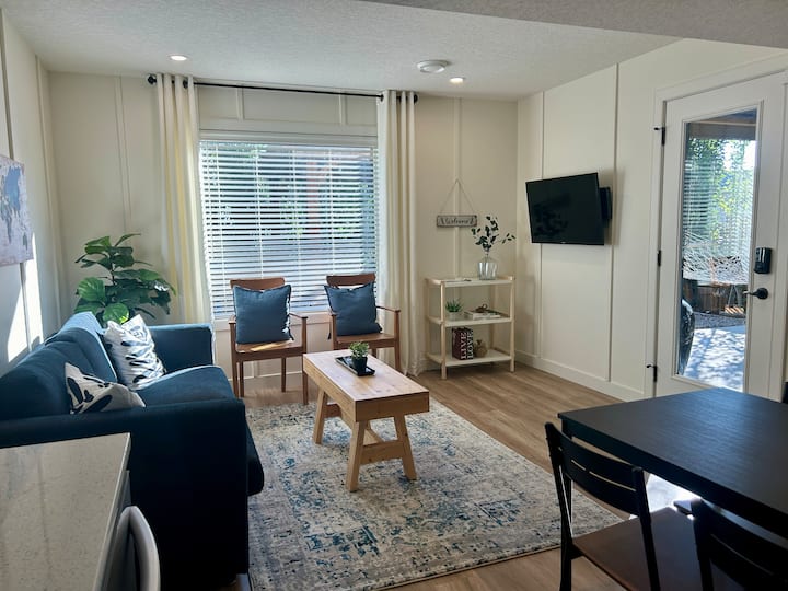 Comfy And Stylish Guest Suite In Panorama Hills - Calgary