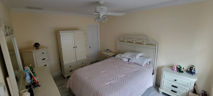 Brick & Breezy Getaway Retreat - Red Bank, NJ