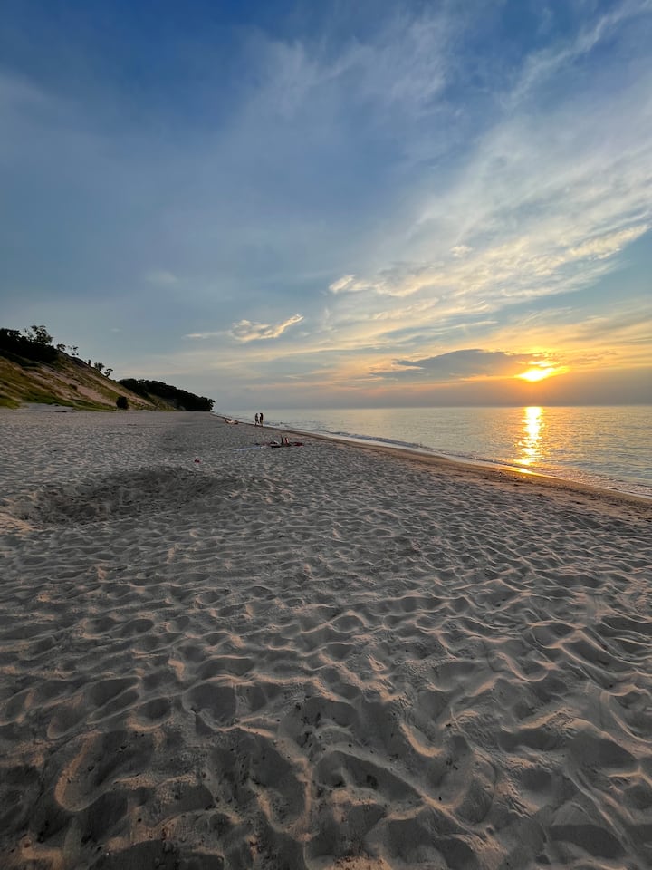 Sandy Pines National Park Retreat - Michigan City, IN