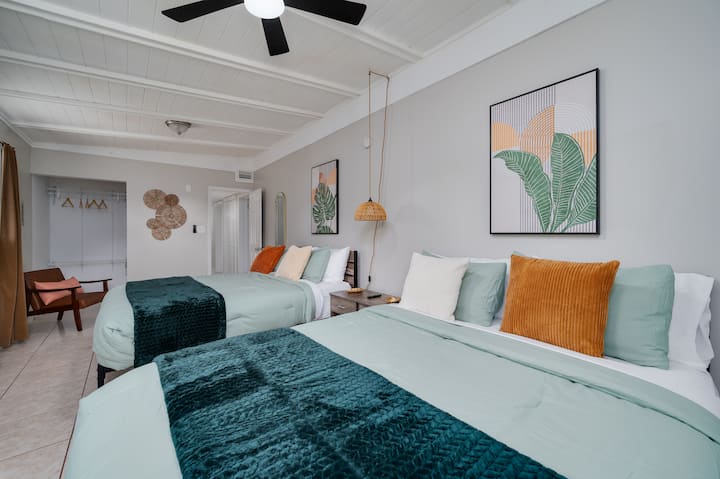 Stylish 2br Home Near Disney & Universal Orlando! - Orlando, FL