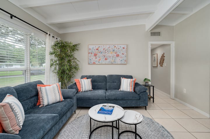 Stylish 2br Home Near Disney & Universal Orlando - Orlando, FL