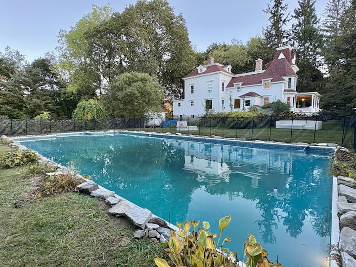 Historic 1850s 6br-3ba Private Retreat In Cheshire - Cheshire, MA