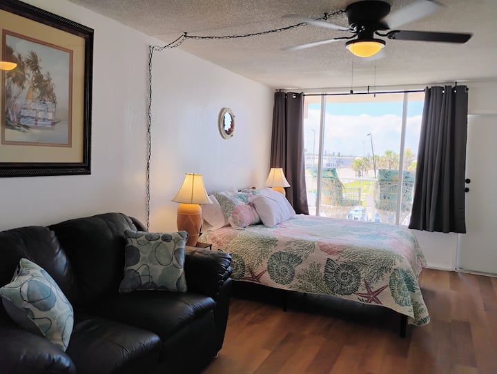 Ocean Paradise Awaits You! - Daytona Beach Shores, FL