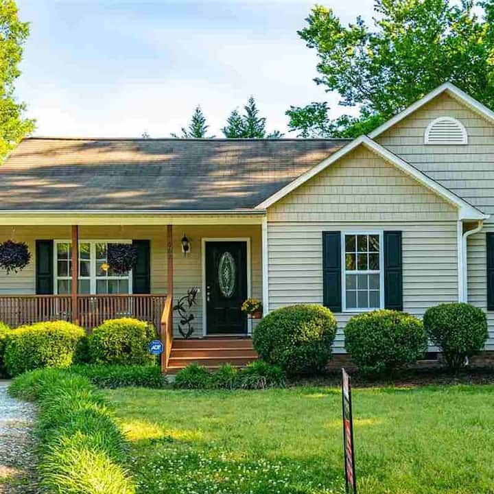 Your Cozy Hillsborough Escape - Hillsborough, NC