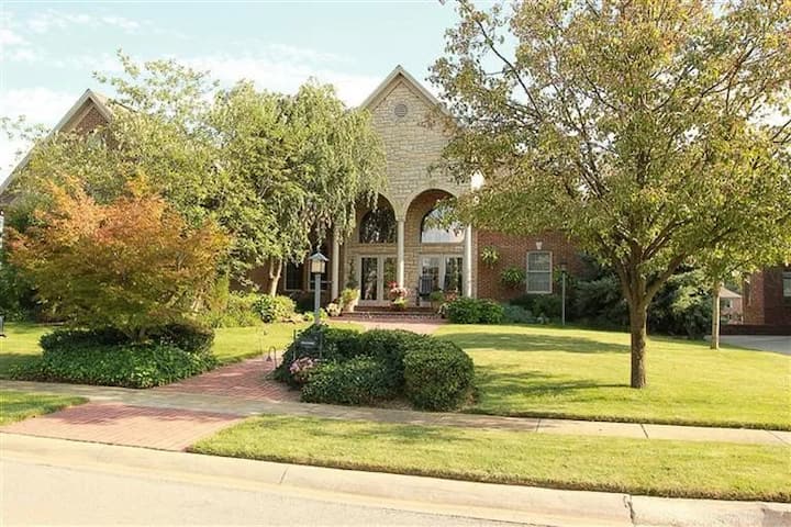 6-bedroom House Near Keeneland & Uk Football - Lexington, KY