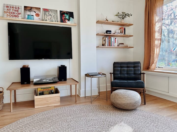 Flower City Abode / Park Ave Roc 2bd/2bath House - Rochester, NY