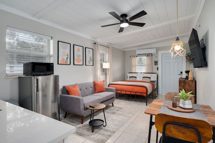 Chic Downtown Orlando Studio - Winter Park, FL