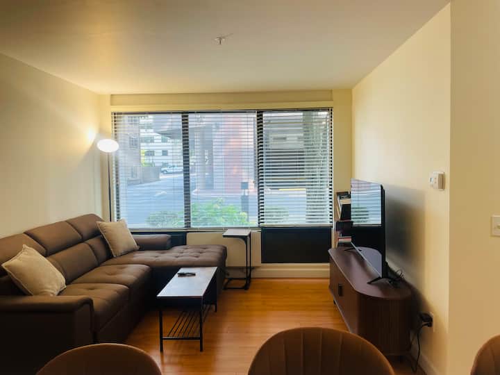 Stylish &Cozy Condo | Downtown Stamford - Stamford