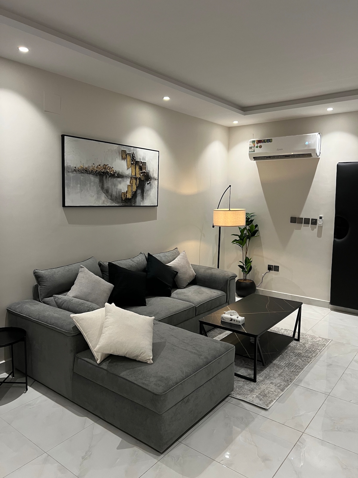 Quiet apartment with a room and a hall in Al-Murooj neighborhood ...