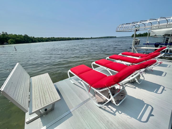 Cozy, Peaceful Waterfront Spot - Suttons Bay, MI