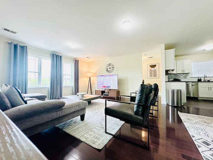 Modern 3-bedroom Apartment (Free Parking) - 