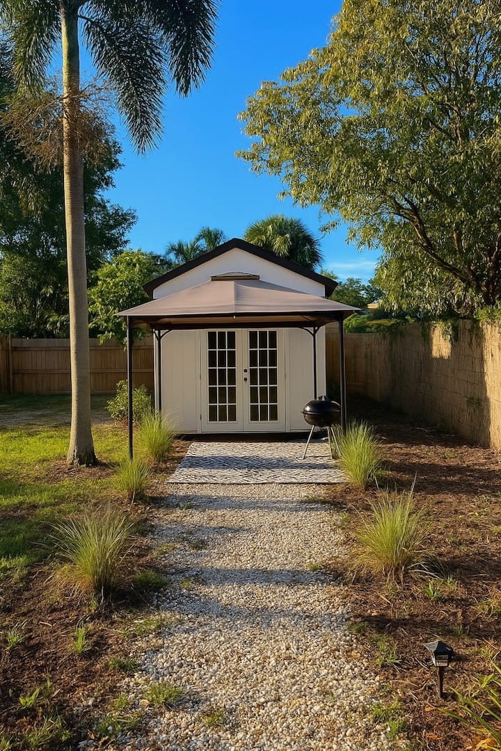 Tiny Home In Oakland Park - Fort Lauderdale, FL