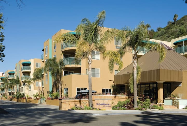 2 Bd/2 Bth Resort Style Hotel - San Diego, CA