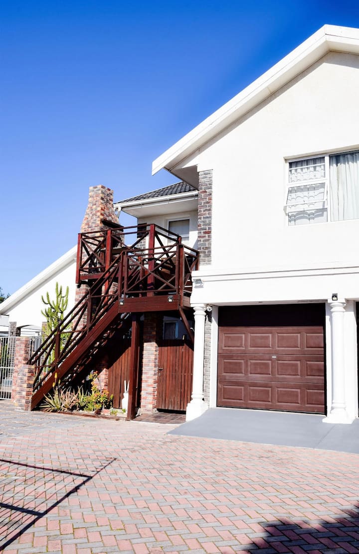 @Home Summer Stay - Gqeberha
