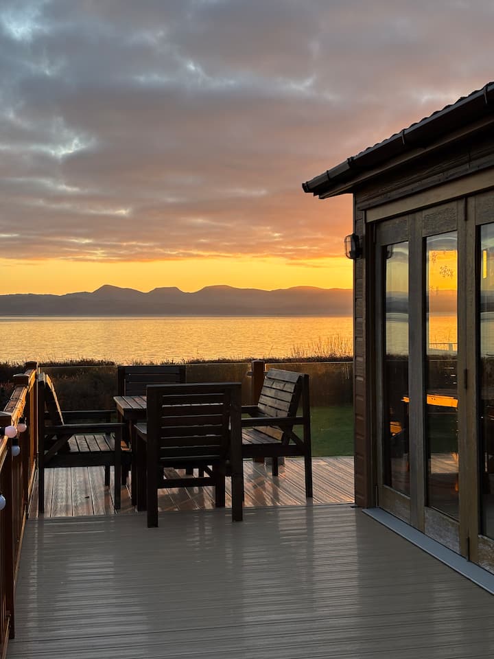 Cosy Coastal Lodge With Log Fire And Sea View - North Wales