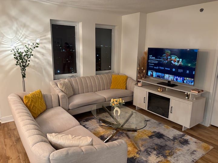 Modern, Cozy & Stunning Views - Laval