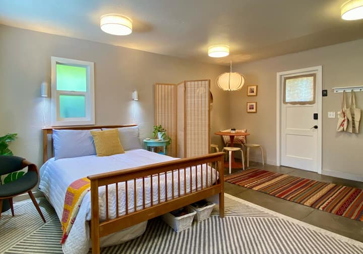 Citrus Garden Studio (Sleeps 2) - Bloomington, CA