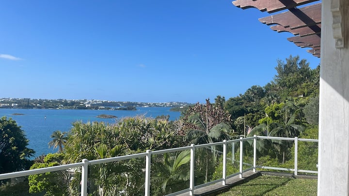 Tropic Retreat With Pool & Views - Bermuda