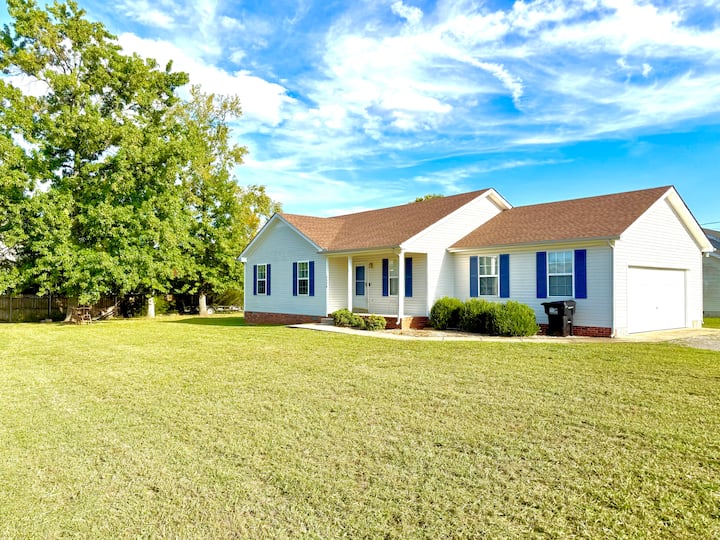 Cozy & Comfortable Family Home Near Mtsu W/ Garage - Murfreesboro, TN